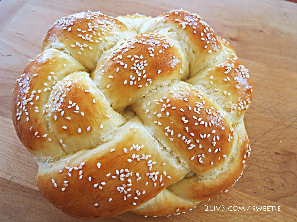 Classic Egg Challah Bread | 2liv3