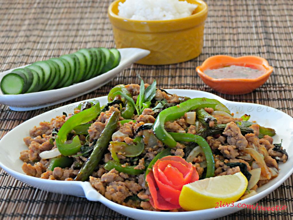 Thai Basil Ground Chicken Stir Fry (Gai Pad Ga Pow) | 2liv3